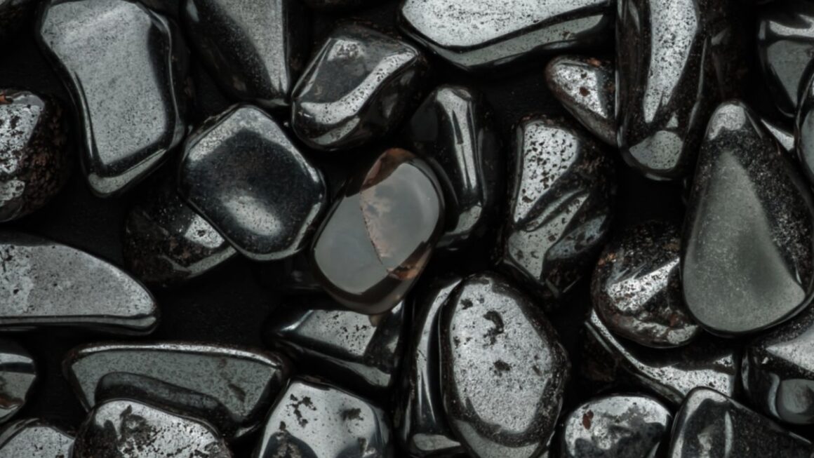 Hematit Taşı Nedir ve Özellikleri Nelerdir? | So CHIC...